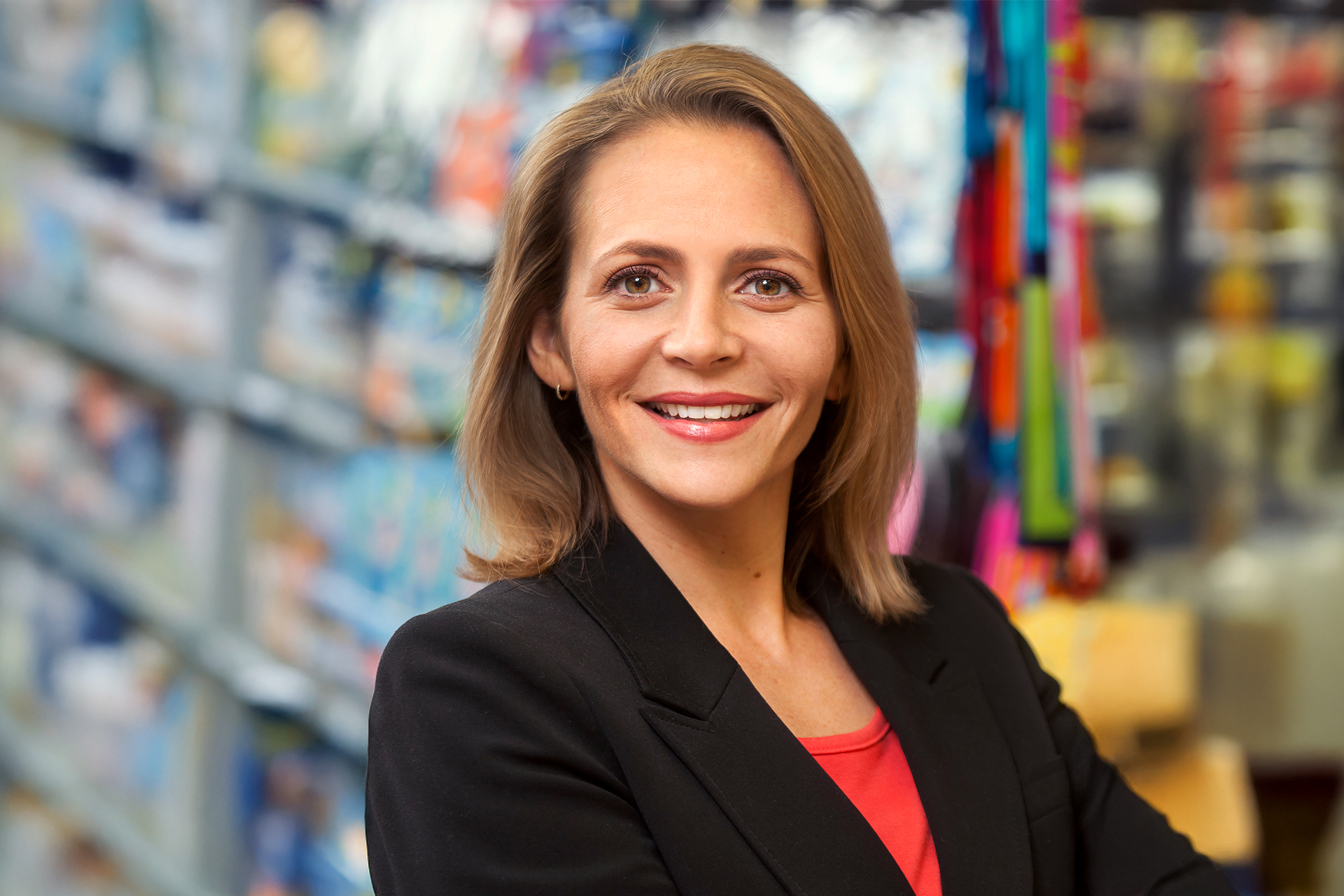 Dollar General Promotes Taylor to COO, Shifts Merchandising Leadership ...