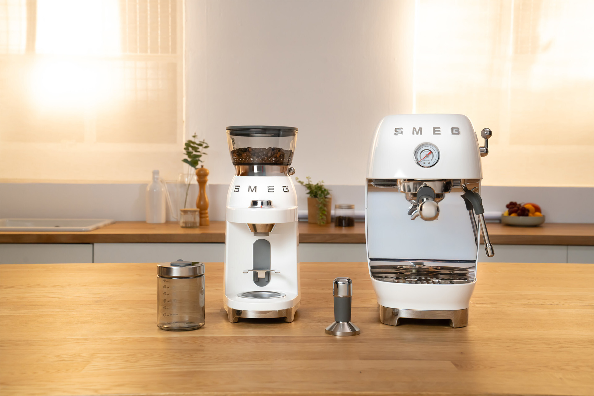 Smeg Expands Coffee Lineup with Espresso/Cold Brew Machine and Grinder ...